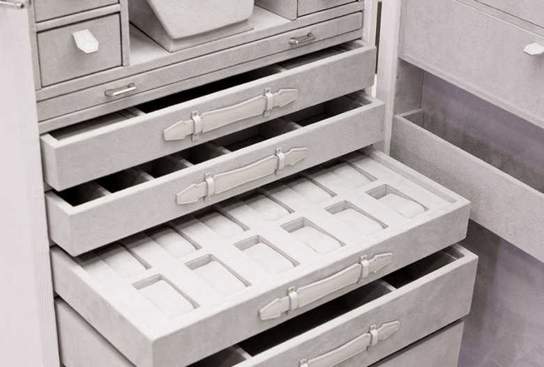 Handmade luxury travel trunk, jewelry compartments | Human Heritage